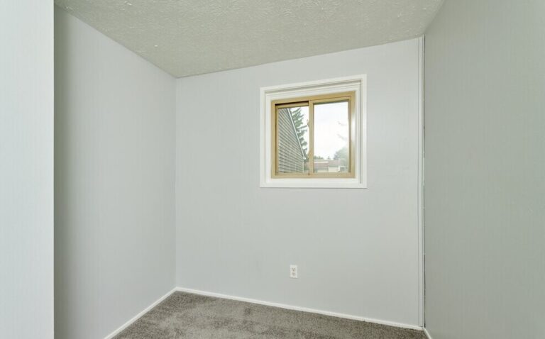 Den 1 | Glendale Realty Services Group LLC